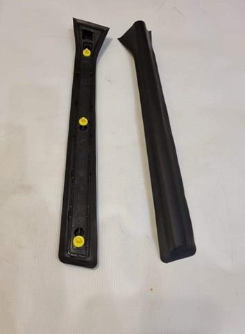 13123711 General Motors накладка стойки кузова внешняя центральная правая