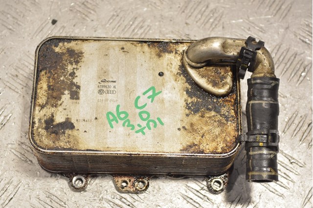 059117015P VAG Радиатор масляный