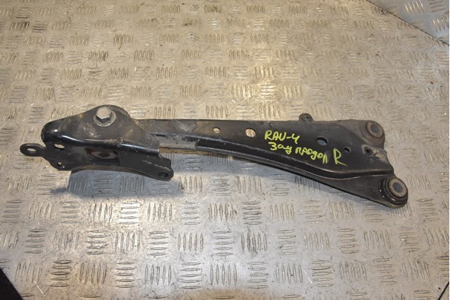 4876042010 Toyota рычаг (тяга задней подвески продольный нижний правый)