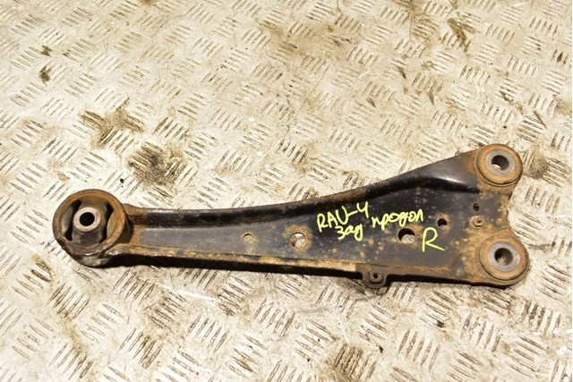 4876042030 Toyota Рычаг (тяга) задней подвески продольный нижний правый