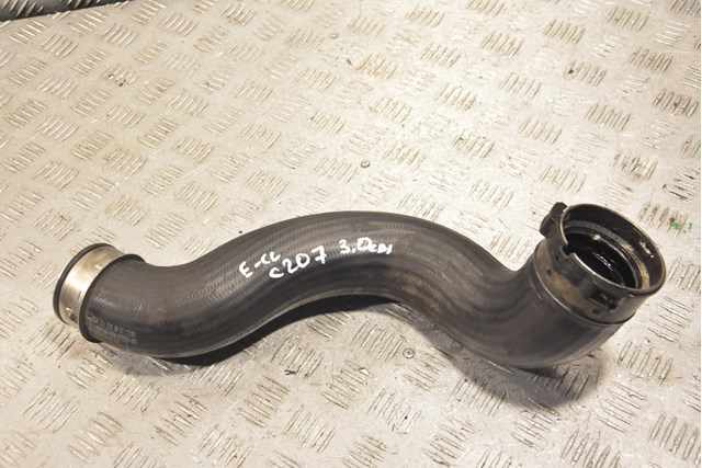 2045280682 Mercedes шланг (патрубок интеркуллера правый)