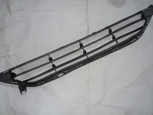 622546FR0A Nissan решетка переднего бампера