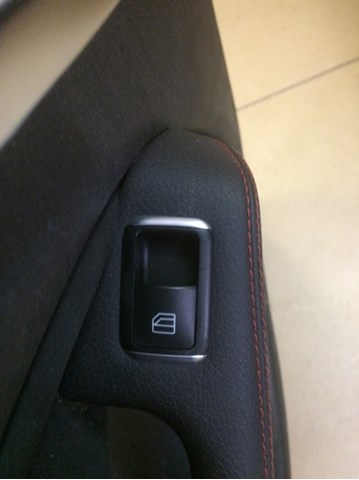 2049058102 Mercedes кнопка включения мотора стеклоподъемника передняя