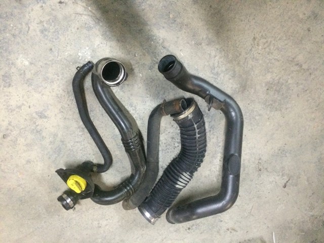 8200753502 Renault (RVI) шланг (патрубок интеркуллера правый)