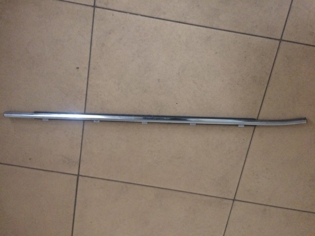 822202W000 Hyundai/Kia уплотнитель стекла двери передней правой