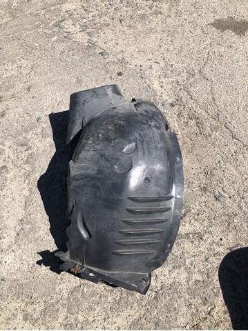 Подкрылок переднего крыла, левый передний на Mercedes C (W204)