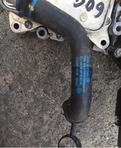 A6512031382 Mercedes шланг (патрубок охлаждения масляного теплообменника