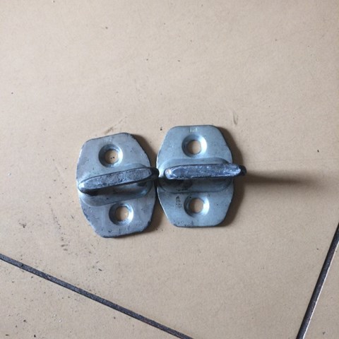 A9067200004 Mercedes петля-зацеп (ответная часть замка двери передней)