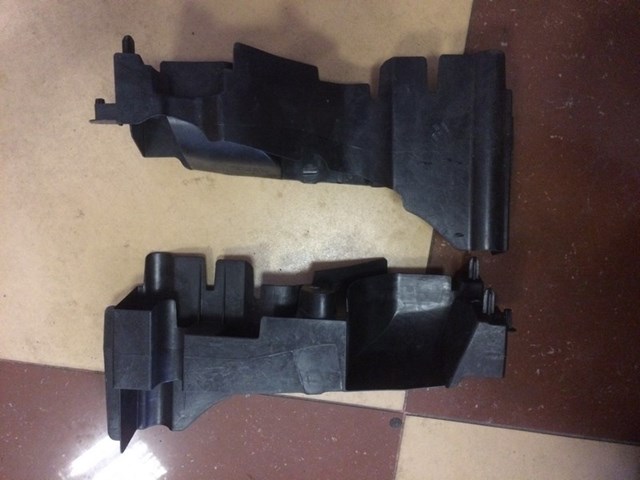 A9068890031 Mercedes кронштейн радиатора левый