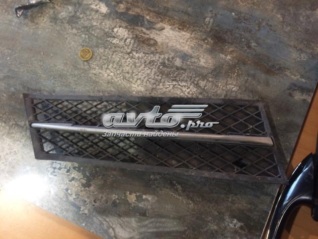51117200700 BMW решетка бампера переднего правая