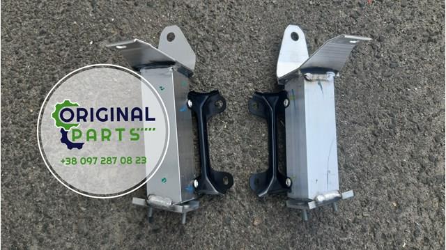 521020E010 Toyota кронштейн бампера