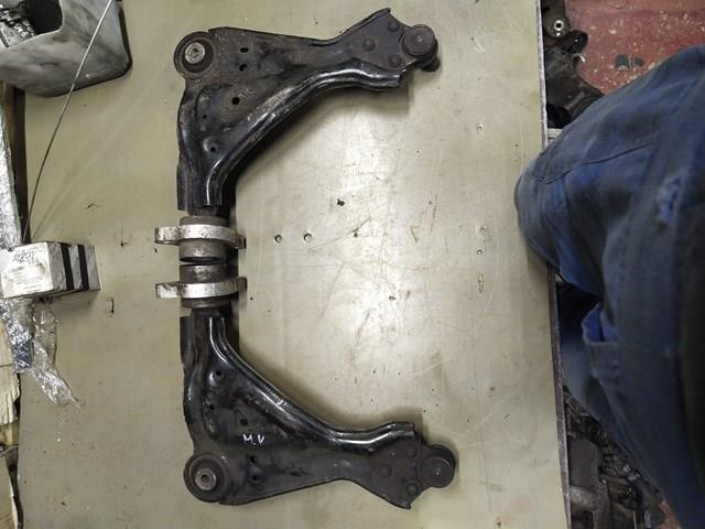 A6393301401 Mercedes рычаг передней подвески нижний левый