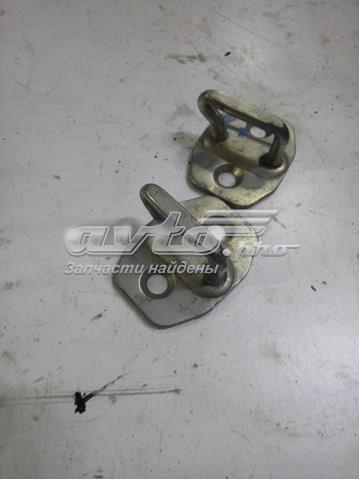 A9067200004 Mercedes петля-зацеп (ответная часть замка двери передней)
