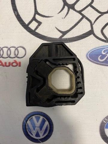 1K0121367 VAG верхняя подушка крепление радиатора