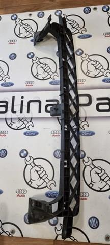 561805705A VAG направляющая переднего бампера