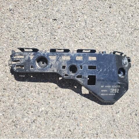 5211560220 Toyota кронштейн бампера переднего правый