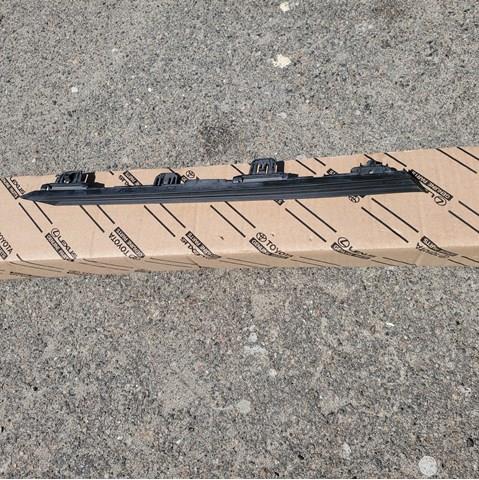 5312442060 Toyota молдинг решетки радиатора левый