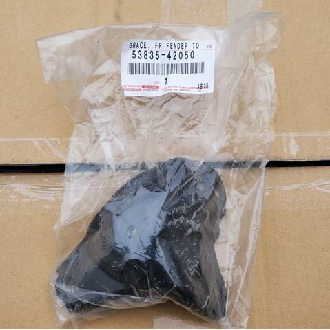 5383542050 Toyota кронштейн крыла переднего
