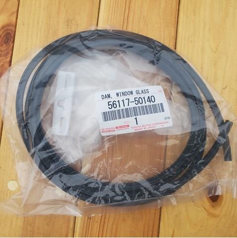 5611750140 Toyota молдинг лобового стекла нижний