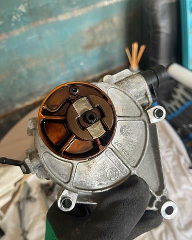 247001002 BMW вакуумный насос