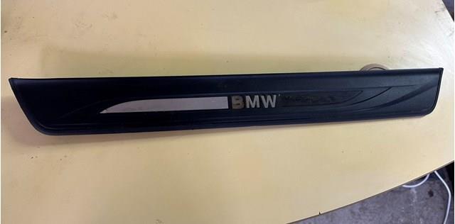 51477203602 BMW накладка дверного порога внутренняя правая