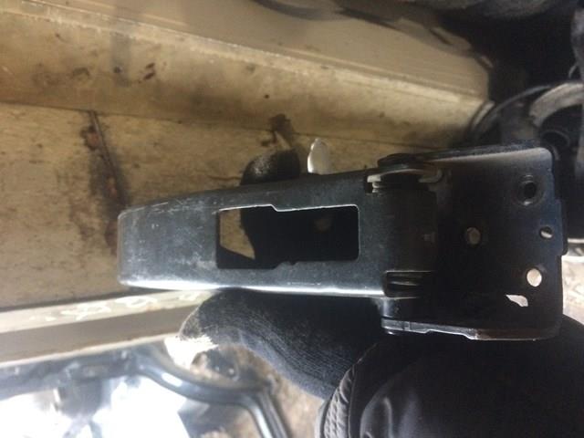 9067600228 Mercedes ограничитель открывания двери багажного отсека (фургон)