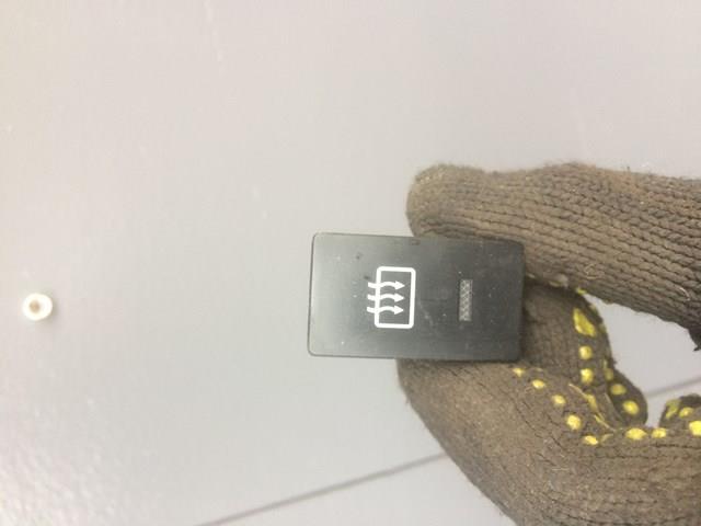 9371017000 Hyundai/Kia кнопка обогр.зад.стекла