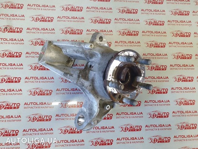 LR077914 Land Rover кулак поворотный передний правый с подшипгиком