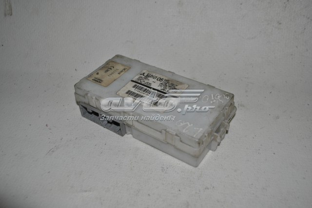 8637A105 Mitsubishi блок предохранителей