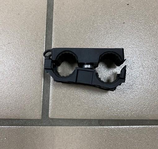 17227610261 BMW держатель провода