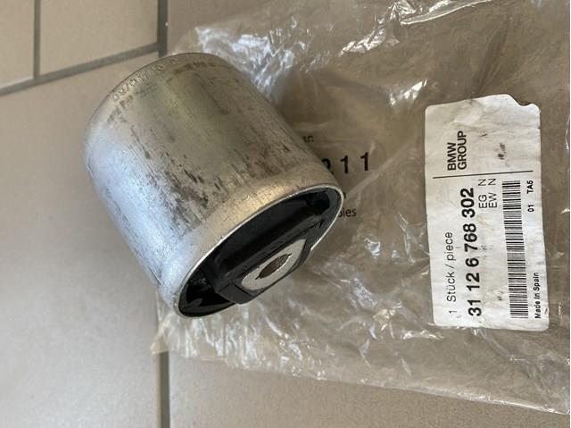 31126768302 BMW сайлентблок переднего нижнего рычага