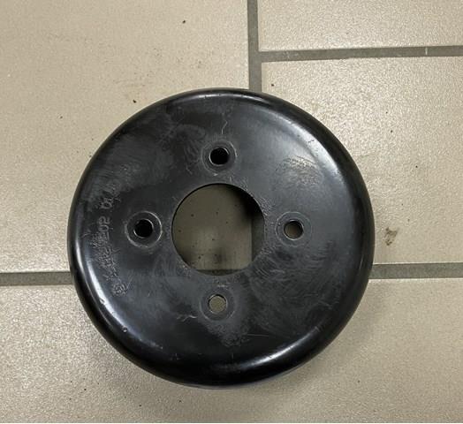 Шкив водяного насоса на Mercedes C (S203)