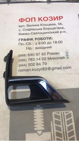 5204060110 Toyota ободок (окантовка фары противотуманной левой)