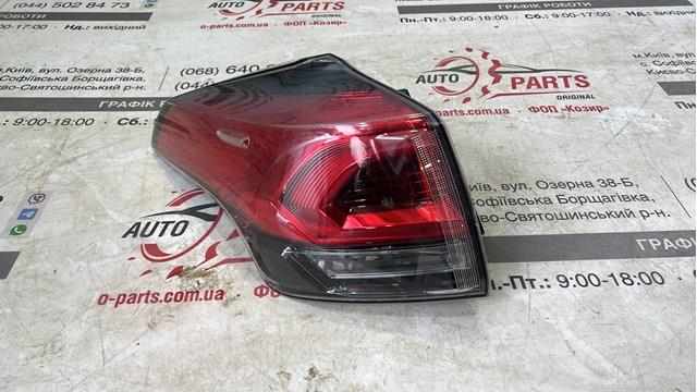8156142202 Toyota задний левый внешний фонарь