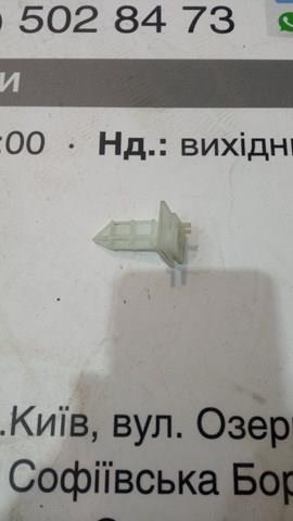 Пистон (клип) крепления решетки радиатора охлаждения на Mazda CX-3 DK ...