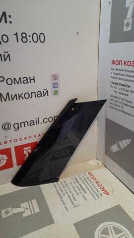 LR102624 Land Rover накладка стойки кузова внешняя задняя правая