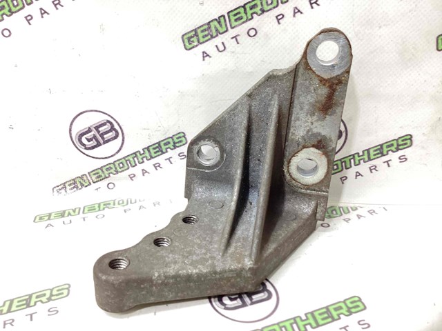 30441CA000 Nissan кронштейн раздатки