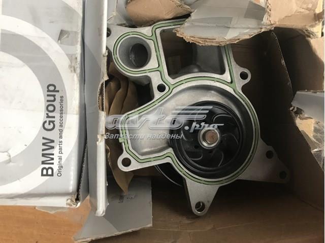 11518516435 BMW помпа водяная (насос охлаждения)