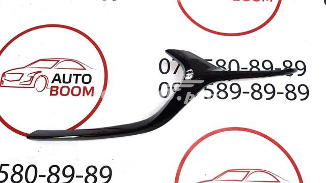 BDTS507K0A Mazda молдинг решетки радиатора