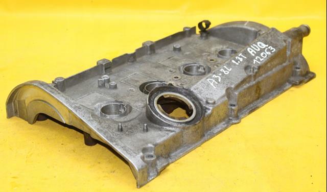 06A103469S VAG крышка клапанная