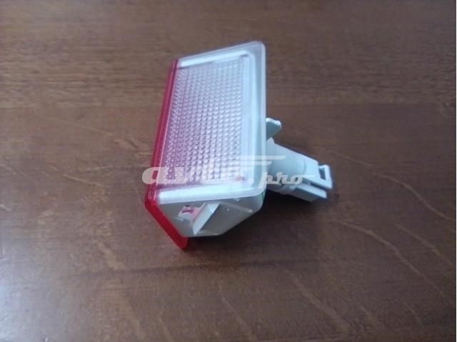 A0009060235 Mercedes плафон салона на обшивке двери багажника