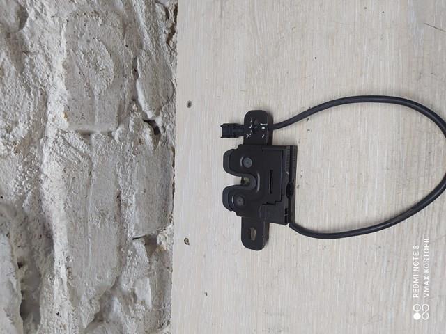 31356005 Volvo замок капоту правий xc60