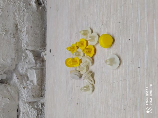 8616645 Volvo Пистон (клип) крепления бампера переднего