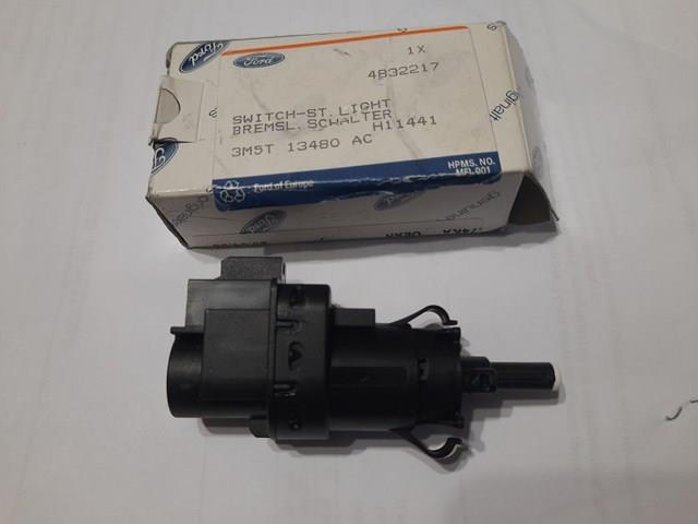 4832217 Ford датчик включения стопсигнала