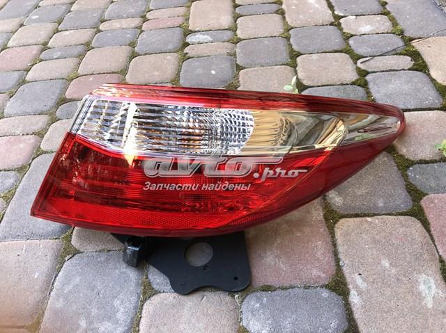 8155006640 Toyota фонарь задний правый внешний