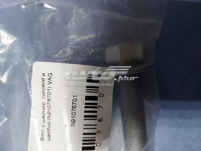 N91076701 VAG болт крепления заднего верхнего рычага, наружный