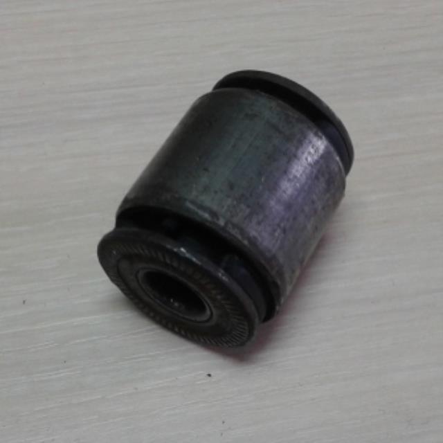 MR223673 Mitsubishi сайлентблок задней подвески (Нижний передний и верхний)