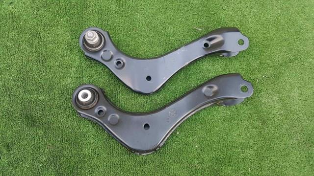 4877042050 Toyota рычаг правый