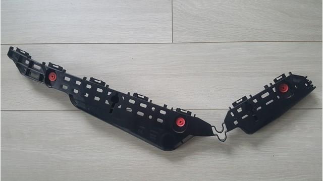 521560E100 Toyota кронштейн бампера заднего левый