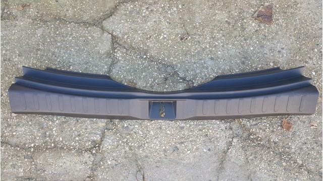 5838742130C0 Toyota накладка пройому багажника